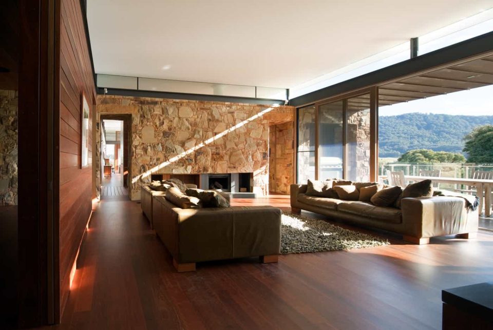 Cruciform Architecture With Magnificent Mountain Views